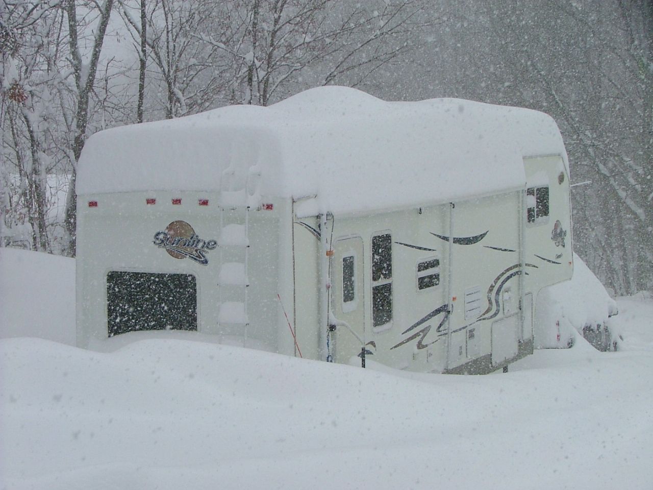 RV.Net Open Roads Forum: Fifth-Wheels: Snow Load?
